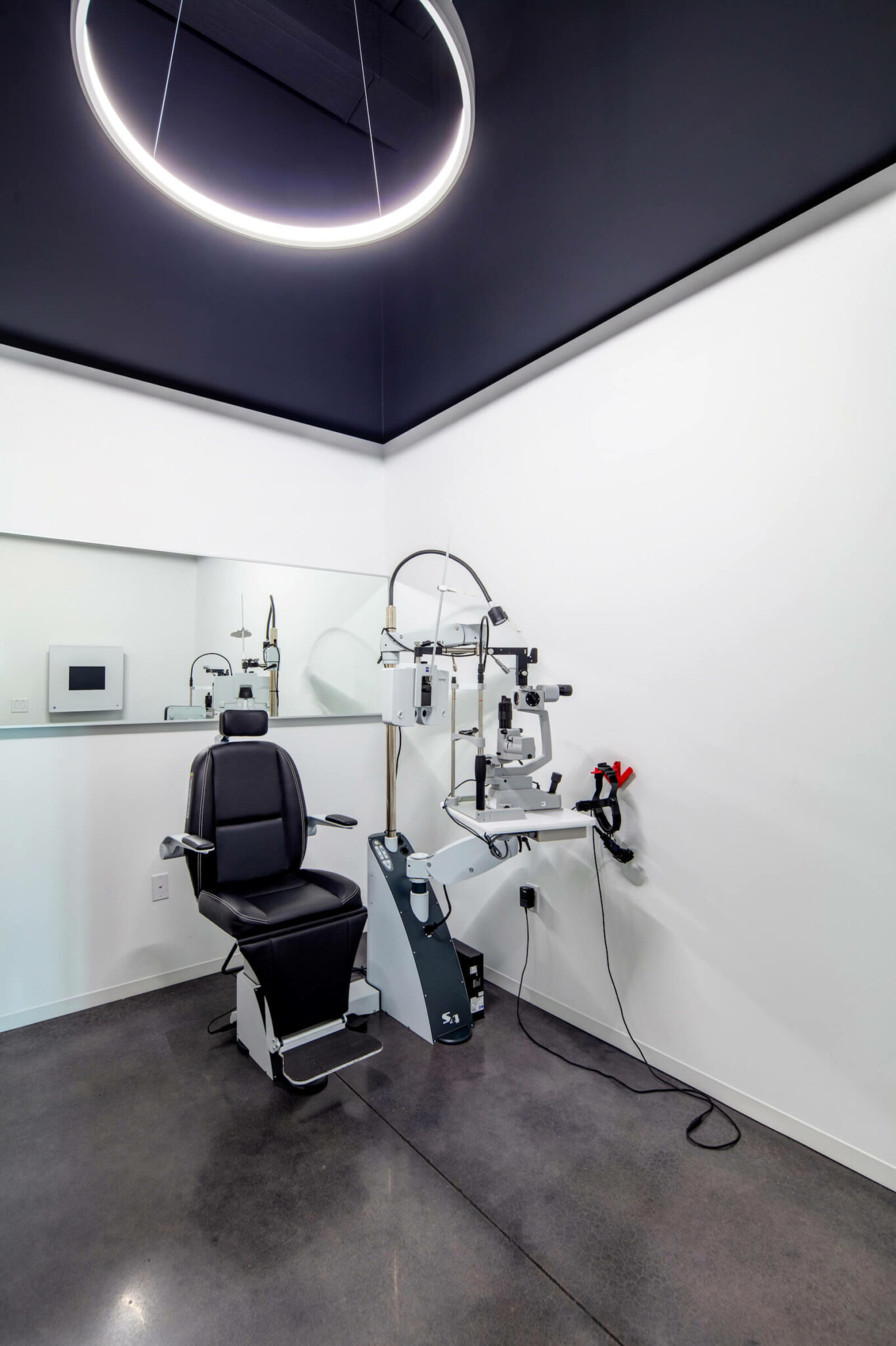 What Is a Digital Eye Exam? | CHROMA modern Eyewear Eyecare