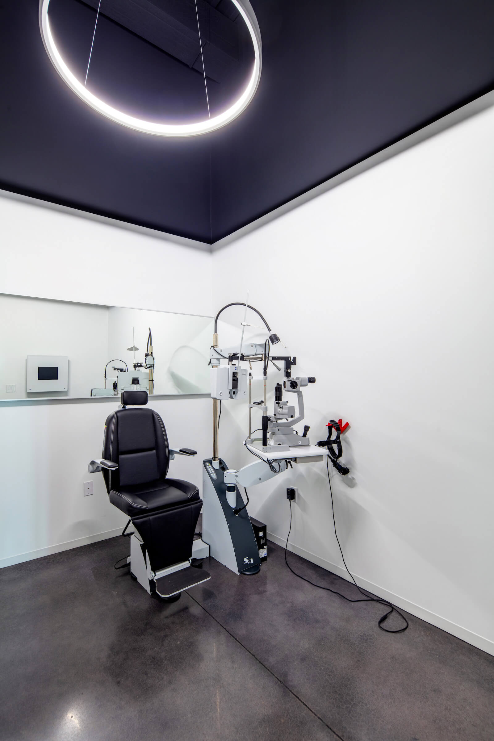 What Is a Digital Eye Exam? | CHROMA modern Eyewear Eyecare